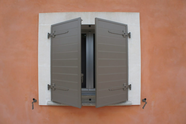 volet battant isolant en alu - SERRURIER SAINT LAURENT DU VAR